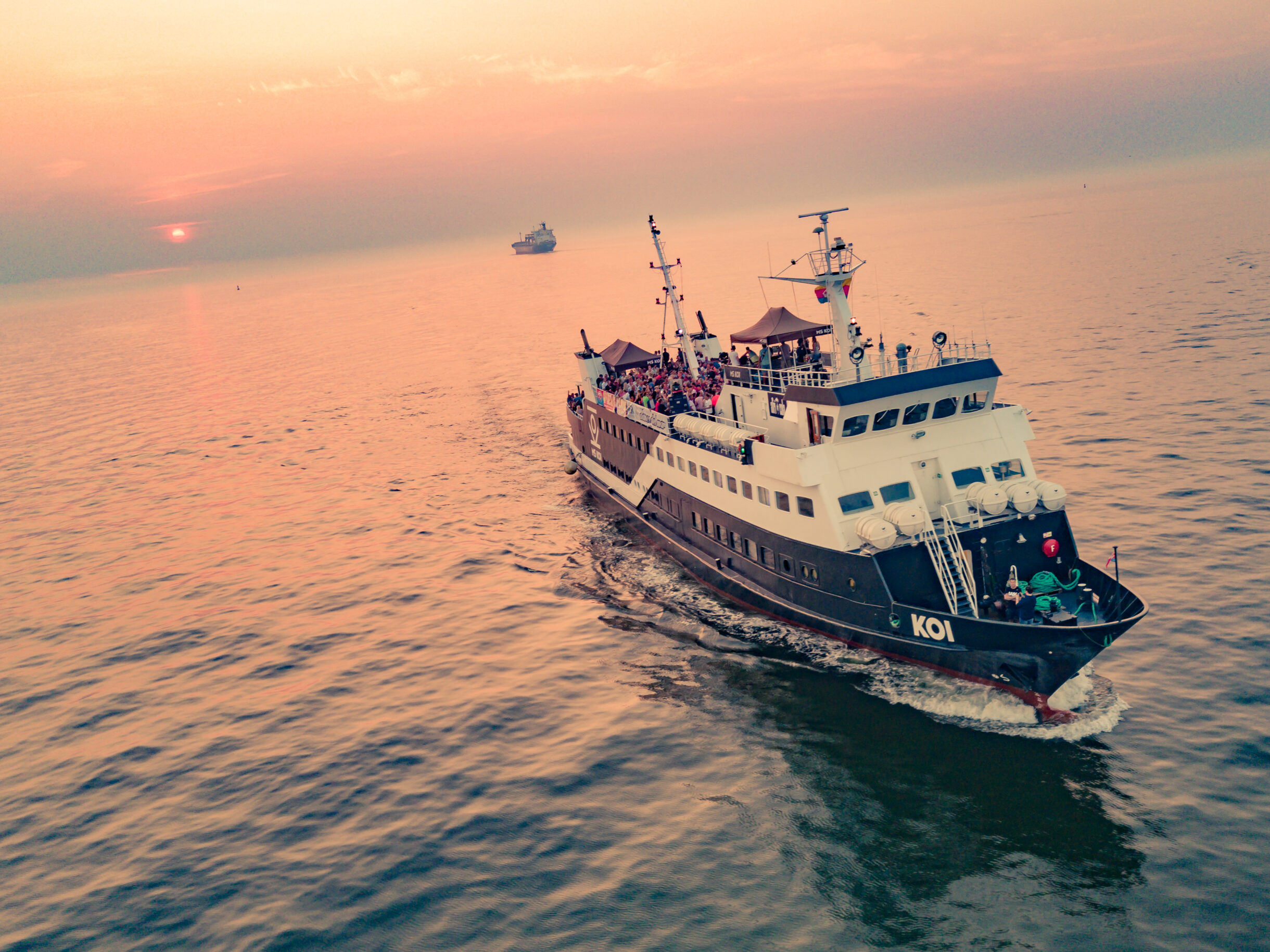 SUNSHINE LIVE MEETS AIRBEAT ONE PARTYBOOT - Eventschiff MS KOI